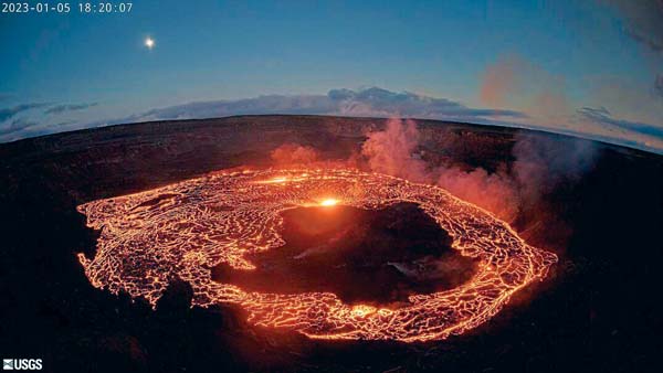 Kilauea volcano erupts again, summit crater glows | News, Sports, Jobs ...